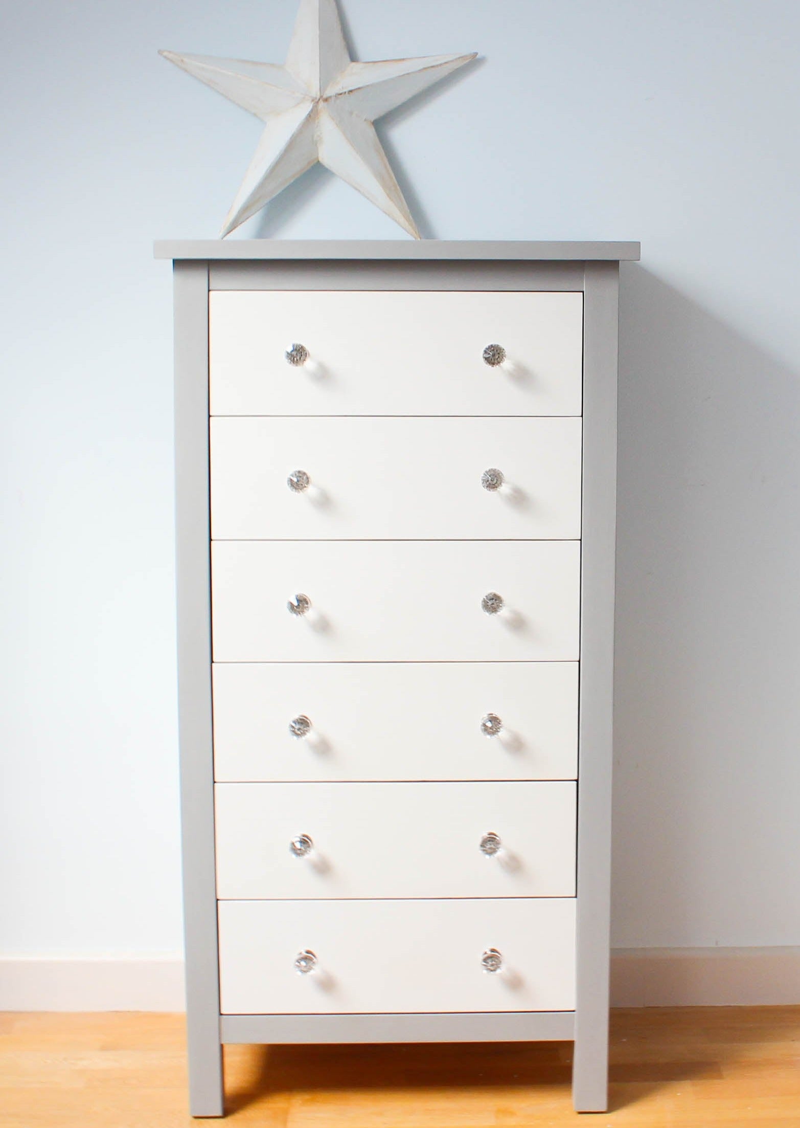 Sinfonier con cajones pintado gris y blanco (DESCATALOGADO) – Vintage&Chic